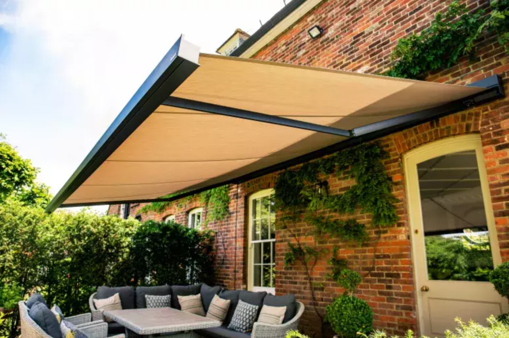 Avantages d'un Store Banne pour Terrasses et Balcons